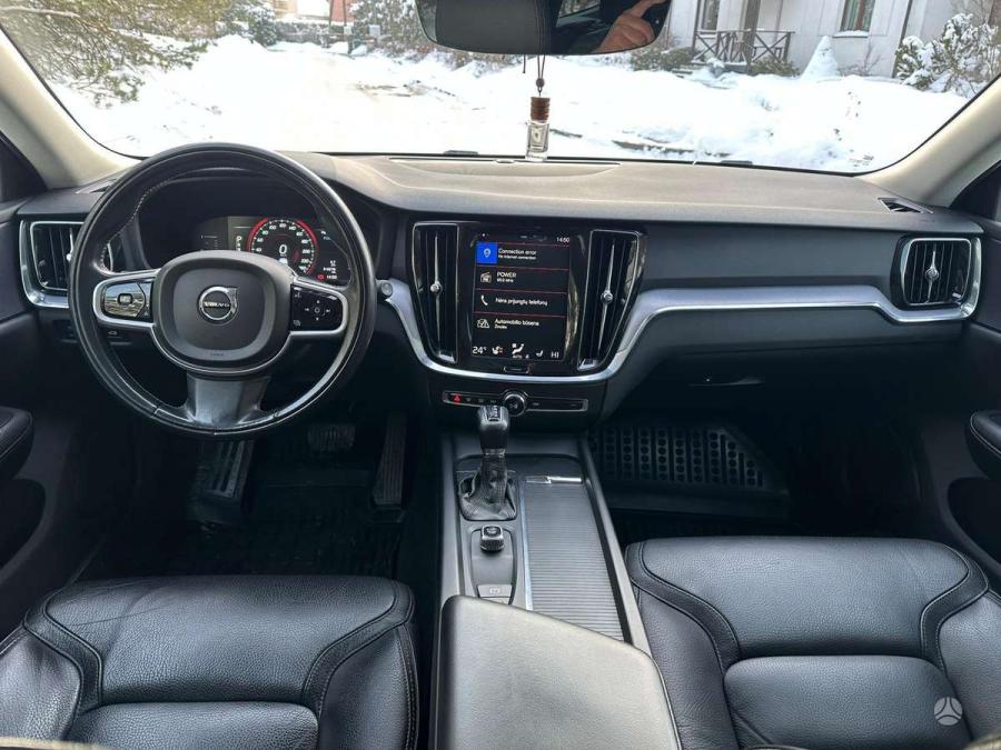 Black Volvo V60 2018 in Vilnius, with an engine capacity of 1.97 L and mileage of 315 thousand km for 12900 €, photo 23 on AUTOMOTO.COM.LV