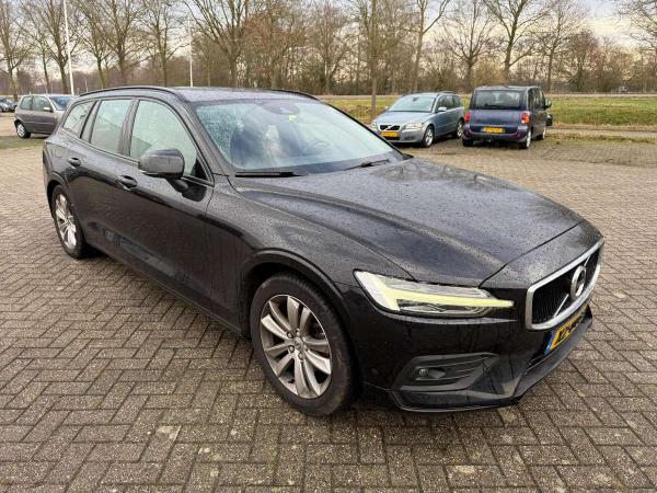 Melns Volvo V60 2018 Panevēža, ar dzinēja tilpumu 1.97 L un nobraukumu 238 tūkst. km par 11249 €, foto 2 vietnē AUTOMOTO.COM.LV