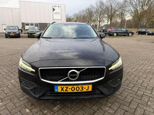 Melns Volvo V60 2018 Panevēža, ar dzinēja tilpumu 1.97 L un nobraukumu 238 tūkst. km par 11249 €, foto 3 vietnē AUTOMOTO.COM.LV