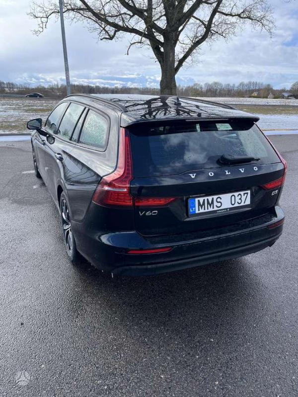 Black Volvo V60 2018 in Ukmerge, with an engine capacity of 2.00 L and mileage of 245 thousand km for 12500 €, photo 4 on AUTOMOTO.COM.LV
