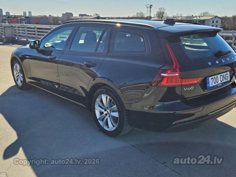 Black Volvo V60 2018 in Tallinn, with an engine capacity of 2.00 L and mileage of 202 thousand km for 16390 €, photo 7 on AUTOMOTO.COM.LV