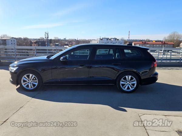 Black Volvo V60 2018 in Tallinn, with an engine capacity of 2.00 L and mileage of 202 thousand km for 16390 €, photo 8 on AUTOMOTO.COM.LV