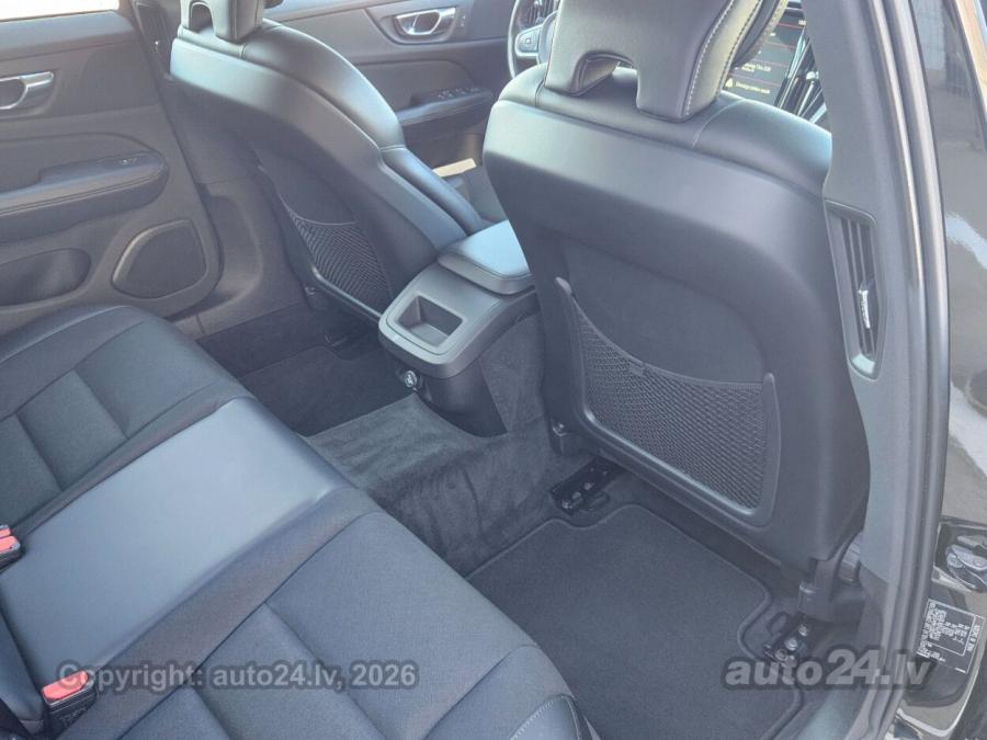 Black Volvo V60 2018 in Tallinn, with an engine capacity of 2.00 L and mileage of 202 thousand km for 16390 €, photo 15 on AUTOMOTO.COM.LV