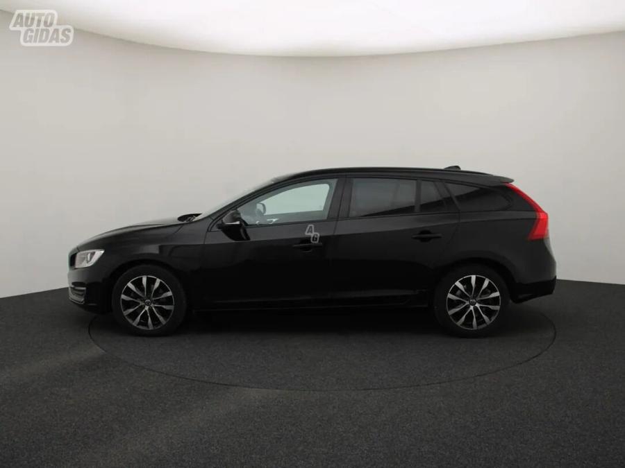 Black Volvo V60 2018 in Vilnius, with an engine capacity of 2.00 L and mileage of 254 thousand km for 11199 €, photo 7 on AUTOMOTO.COM.LV