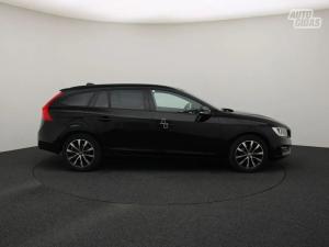 Black Volvo V60 2018 in Vilnius, with an engine capacity of 2.00 L and mileage of 254 thousand km for 11199 €, photo 10 on AUTOMOTO.COM.LV