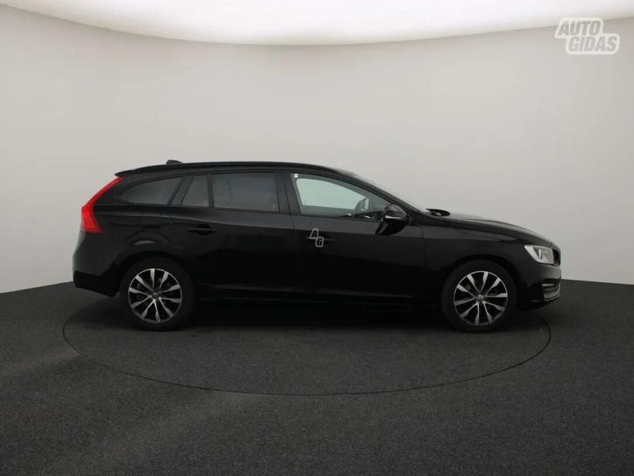 Black Volvo V60 2018 in Vilnius, with an engine capacity of 2.00 L and mileage of 254 thousand km for 11199 €, photo 10 on AUTOMOTO.COM.LV