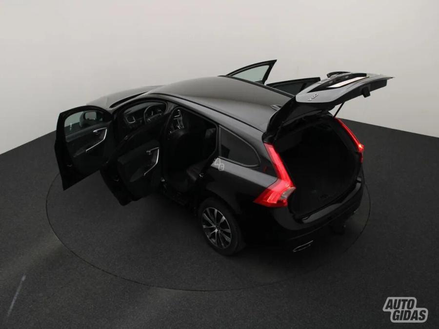 Black Volvo V60 2018 in Vilnius, with an engine capacity of 2.00 L and mileage of 254 thousand km for 11199 €, photo 14 on AUTOMOTO.COM.LV