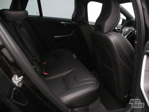 Black Volvo V60 2018 in Vilnius, with an engine capacity of 2.00 L and mileage of 254 thousand km for 11199 €, photo 16 on AUTOMOTO.COM.LV