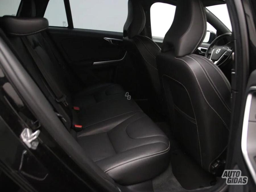 Black Volvo V60 2018 in Vilnius, with an engine capacity of 2.00 L and mileage of 254 thousand km for 11199 €, photo 16 on AUTOMOTO.COM.LV