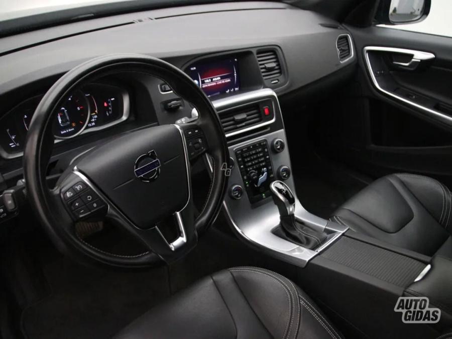 Black Volvo V60 2018 in Vilnius, with an engine capacity of 2.00 L and mileage of 254 thousand km for 11199 €, photo 17 on AUTOMOTO.COM.LV