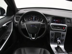 Black Volvo V60 2018 in Vilnius, with an engine capacity of 2.00 L and mileage of 254 thousand km for 11199 €, photo 18 on AUTOMOTO.COM.LV
