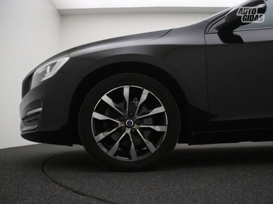 Black Volvo V60 2018 in Vilnius, with an engine capacity of 2.00 L and mileage of 254 thousand km for 11199 €, photo 29 on AUTOMOTO.COM.LV