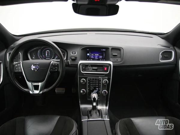 Black Volvo V60 2018 in Vilnius, with an engine capacity of 2.00 L and mileage of 204 thousand km for 13499 €, photo 2 on AUTOMOTO.COM.LV