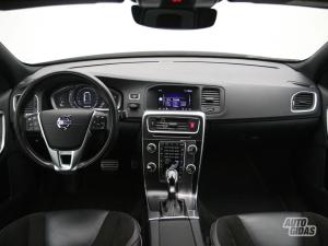 Black Volvo V60 2018 in Vilnius, with an engine capacity of 2.00 L and mileage of 204 thousand km for 13399 €, photo 3 on AUTOMOTO.COM.LV