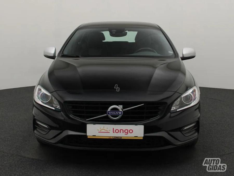 Black Volvo V60 2018 in Vilnius, with an engine capacity of 2.00 L and mileage of 204 thousand km for 13399 €, photo 4 on AUTOMOTO.COM.LV