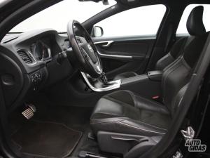 Black Volvo V60 2018 in Vilnius, with an engine capacity of 2.00 L and mileage of 204 thousand km for 13399 €, photo 5 on AUTOMOTO.COM.LV