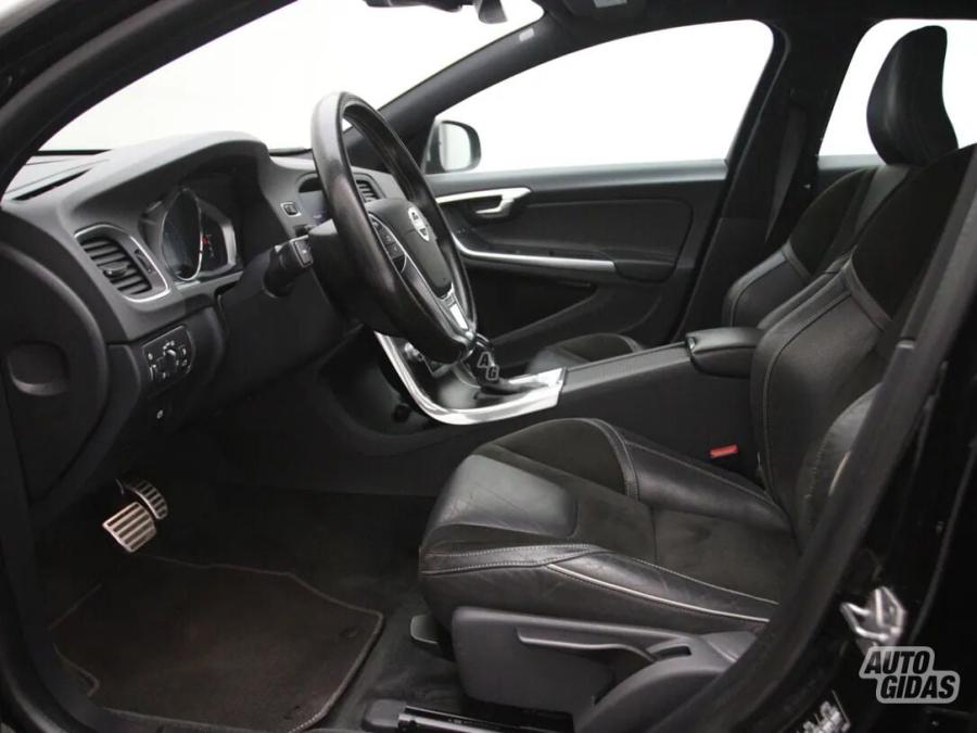 Black Volvo V60 2018 in Vilnius, with an engine capacity of 2.00 L and mileage of 204 thousand km for 13399 €, photo 5 on AUTOMOTO.COM.LV