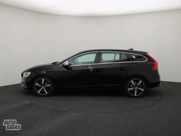 Black Volvo V60 2018 in Vilnius, with an engine capacity of 2.00 L and mileage of 204 thousand km for 13499 €, photo 6 on AUTOMOTO.COM.LV