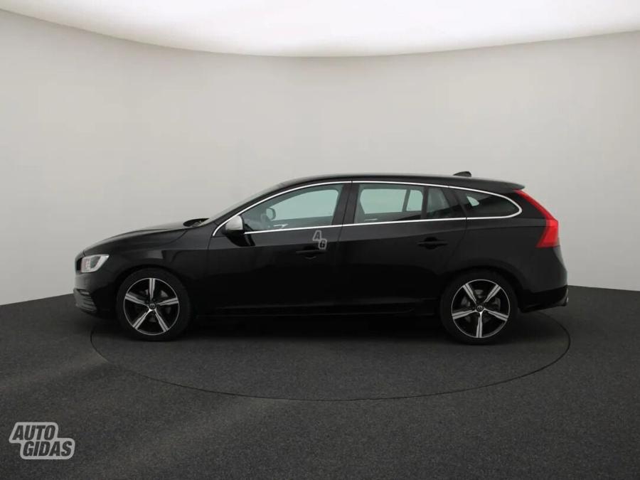 Black Volvo V60 2018 in Vilnius, with an engine capacity of 2.00 L and mileage of 204 thousand km for 13399 €, photo 7 on AUTOMOTO.COM.LV