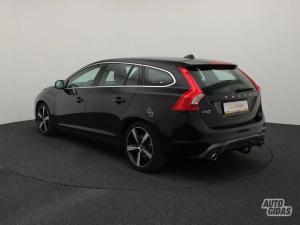 Black Volvo V60 2018 in Vilnius, with an engine capacity of 2.00 L and mileage of 204 thousand km for 13399 €, photo 8 on AUTOMOTO.COM.LV