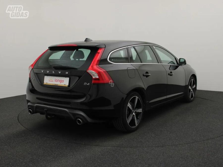 Black Volvo V60 2018 in Vilnius, with an engine capacity of 2.00 L and mileage of 204 thousand km for 13399 €, photo 9 on AUTOMOTO.COM.LV