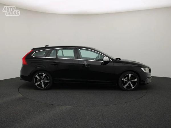 Black Volvo V60 2018 in Vilnius, with an engine capacity of 2.00 L and mileage of 204 thousand km for 13499 €, photo 9 on AUTOMOTO.COM.LV