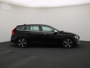 Black Volvo V60 2018 in Vilnius, with an engine capacity of 2.00 L and mileage of 204 thousand km for 13399 €, photo 10 on AUTOMOTO.COM.LV
