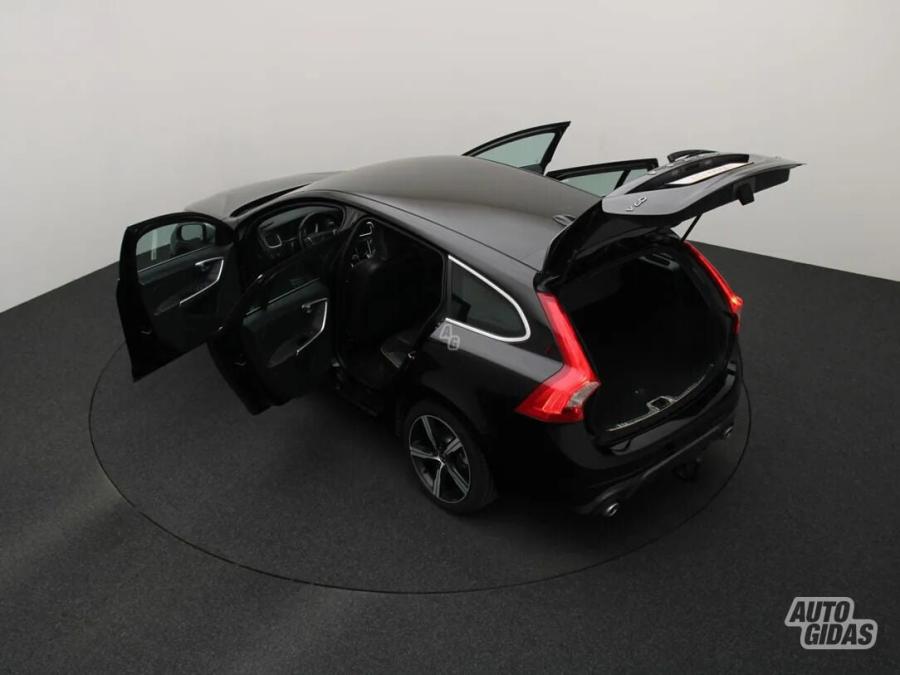 Black Volvo V60 2018 in Vilnius, with an engine capacity of 2.00 L and mileage of 204 thousand km for 13399 €, photo 14 on AUTOMOTO.COM.LV