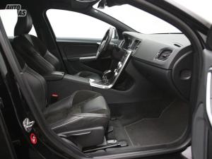 Black Volvo V60 2018 in Vilnius, with an engine capacity of 2.00 L and mileage of 204 thousand km for 13399 €, photo 15 on AUTOMOTO.COM.LV
