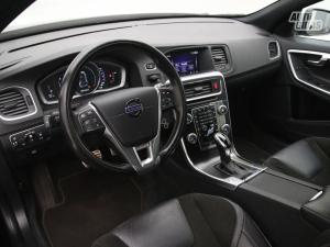 Black Volvo V60 2018 in Vilnius, with an engine capacity of 2.00 L and mileage of 204 thousand km for 13399 €, photo 17 on AUTOMOTO.COM.LV
