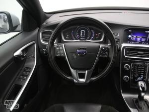 Black Volvo V60 2018 in Vilnius, with an engine capacity of 2.00 L and mileage of 204 thousand km for 13399 €, photo 18 on AUTOMOTO.COM.LV