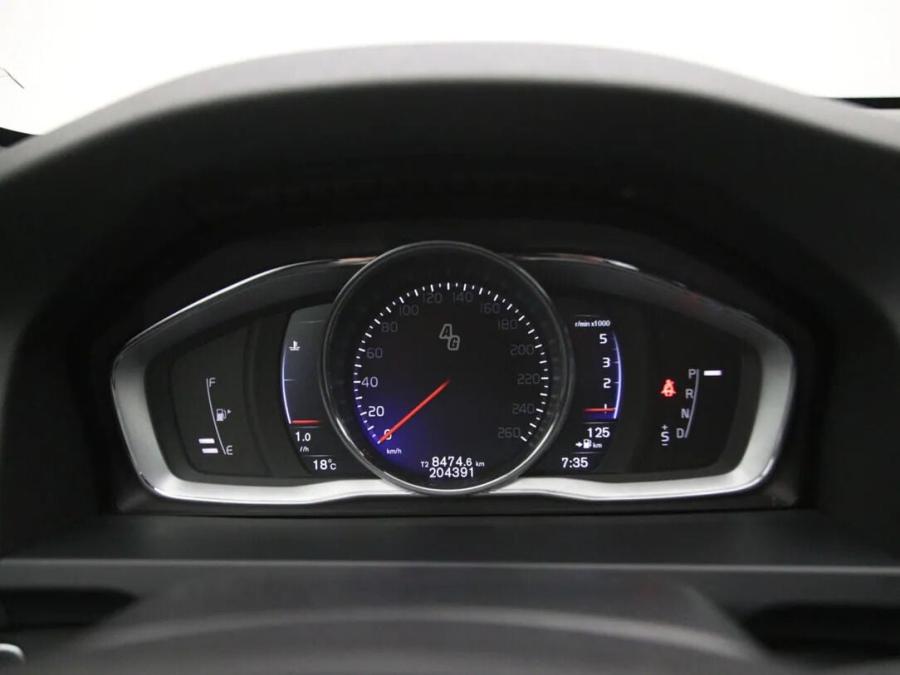 Black Volvo V60 2018 in Vilnius, with an engine capacity of 2.00 L and mileage of 204 thousand km for 13399 €, photo 20 on AUTOMOTO.COM.LV