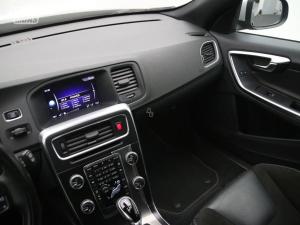 Black Volvo V60 2018 in Vilnius, with an engine capacity of 2.00 L and mileage of 204 thousand km for 13399 €, photo 22 on AUTOMOTO.COM.LV