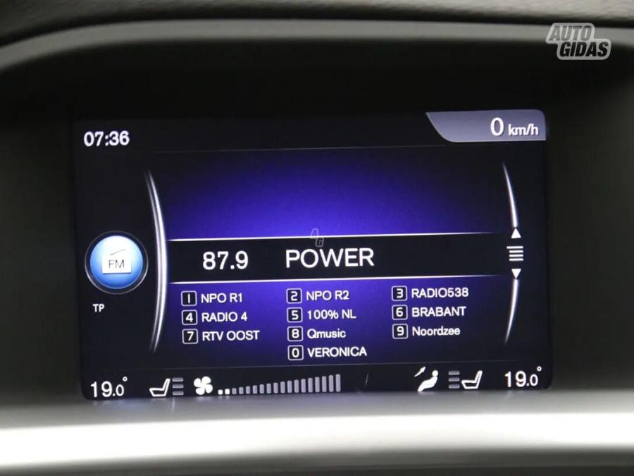 Black Volvo V60 2018 in Vilnius, with an engine capacity of 2.00 L and mileage of 204 thousand km for 13399 €, photo 23 on AUTOMOTO.COM.LV