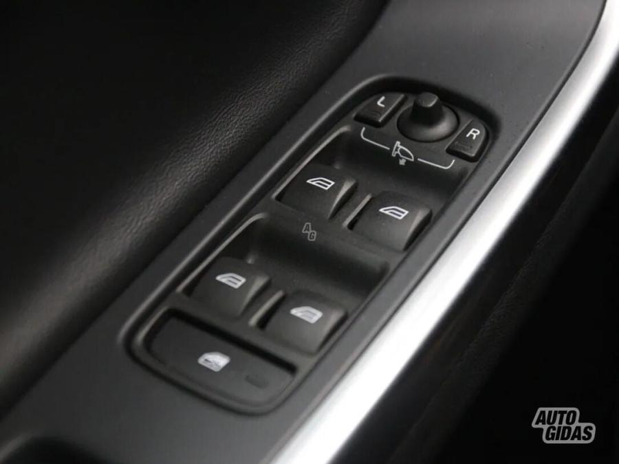 Black Volvo V60 2018 in Vilnius, with an engine capacity of 2.00 L and mileage of 204 thousand km for 13399 €, photo 27 on AUTOMOTO.COM.LV