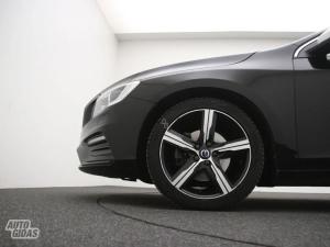 Black Volvo V60 2018 in Vilnius, with an engine capacity of 2.00 L and mileage of 204 thousand km for 13399 €, photo 29 on AUTOMOTO.COM.LV