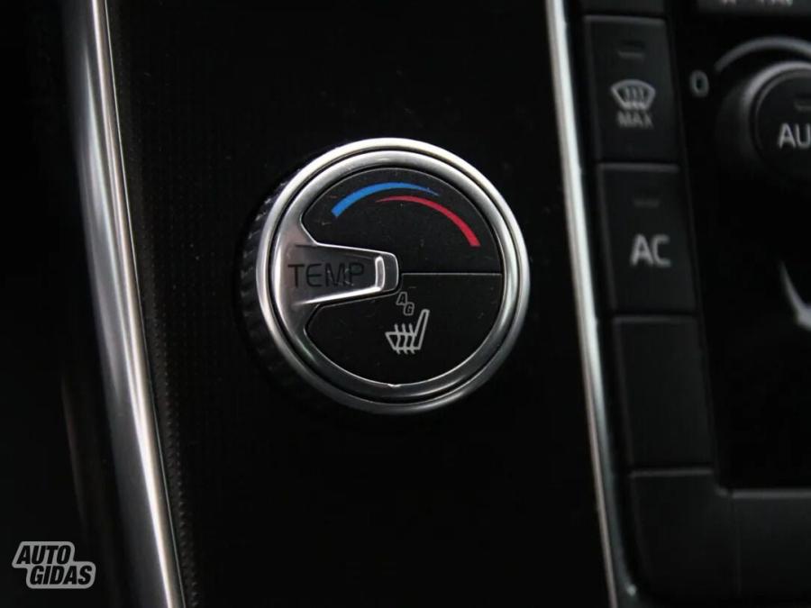 Black Volvo V60 2018 in Vilnius, with an engine capacity of 2.00 L and mileage of 204 thousand km for 13399 €, photo 31 on AUTOMOTO.COM.LV