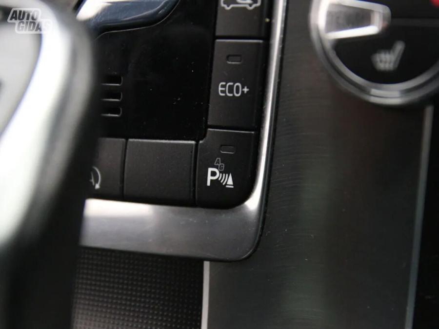 Black Volvo V60 2018 in Vilnius, with an engine capacity of 2.00 L and mileage of 204 thousand km for 13399 €, photo 32 on AUTOMOTO.COM.LV