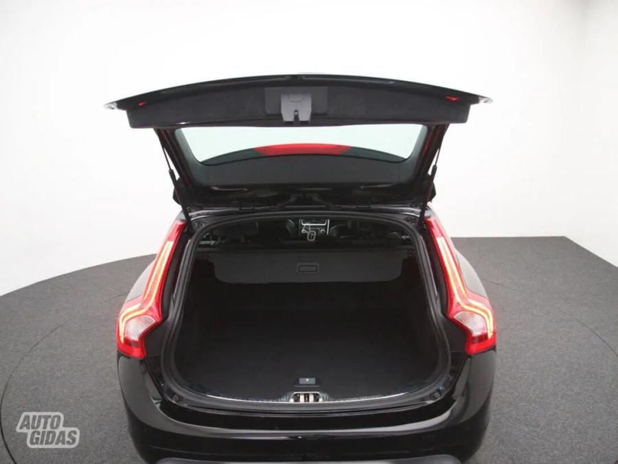 Black Volvo V60 2018 in Vilnius, with an engine capacity of 2.00 L and mileage of 204 thousand km for 13399 €, photo 36 on AUTOMOTO.COM.LV