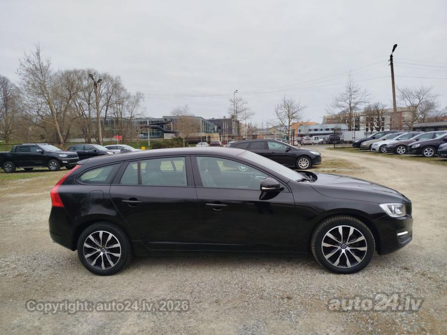 Melns Volvo V60 2018 Rakvere, ar dzinēja tilpumu 2.00 L un nobraukumu 238 tūkst. km par 9900 €, foto 8 vietnē AUTOMOTO.COM.LV