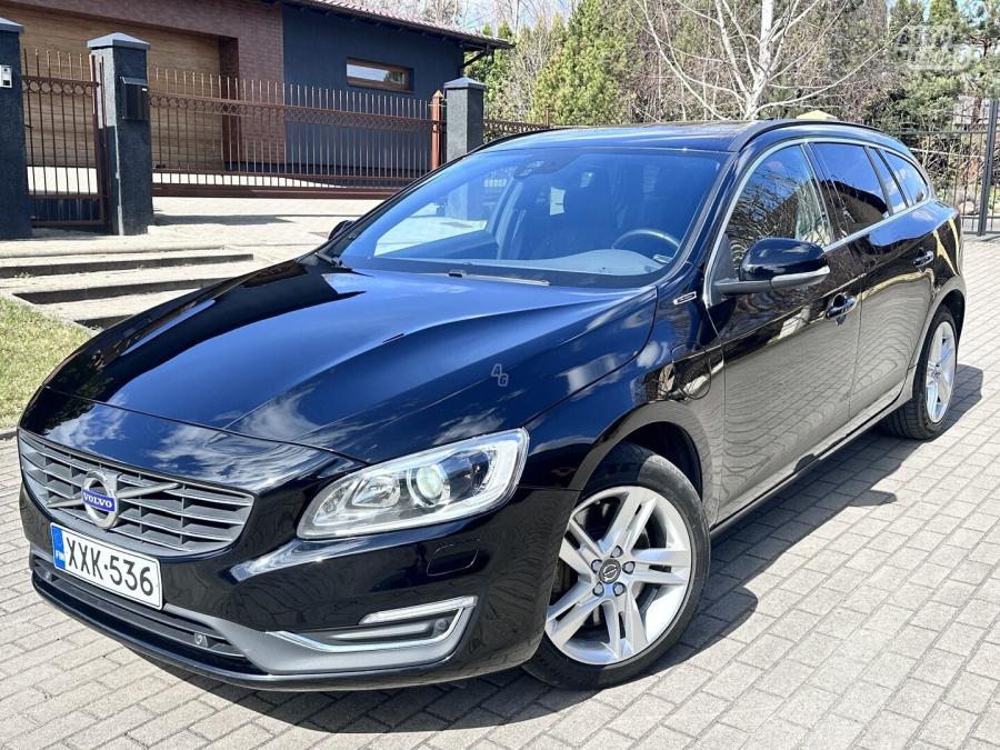 Black Volvo V60 2018 in Klaipeda, with an engine capacity of 2.40 L and mileage of 204 thousand km for 9300 €, photo 3 on AUTOMOTO.COM.LV