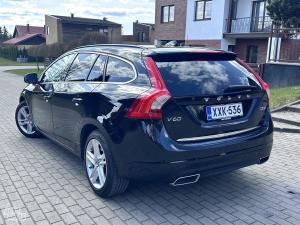 Black Volvo V60 2018 in Klaipeda, with an engine capacity of 2.40 L and mileage of 204 thousand km for 9300 €, photo 7 on AUTOMOTO.COM.LV
