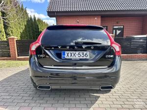 Black Volvo V60 2018 in Klaipeda, with an engine capacity of 2.40 L and mileage of 204 thousand km for 9300 €, photo 8 on AUTOMOTO.COM.LV