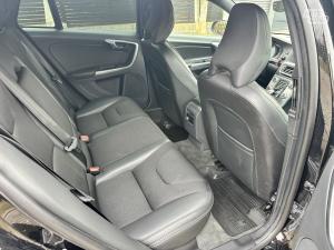Black Volvo V60 2018 in Klaipeda, with an engine capacity of 2.40 L and mileage of 204 thousand km for 9300 €, photo 17 on AUTOMOTO.COM.LV