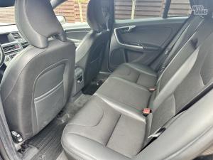 Black Volvo V60 2018 in Klaipeda, with an engine capacity of 2.40 L and mileage of 204 thousand km for 9300 €, photo 18 on AUTOMOTO.COM.LV