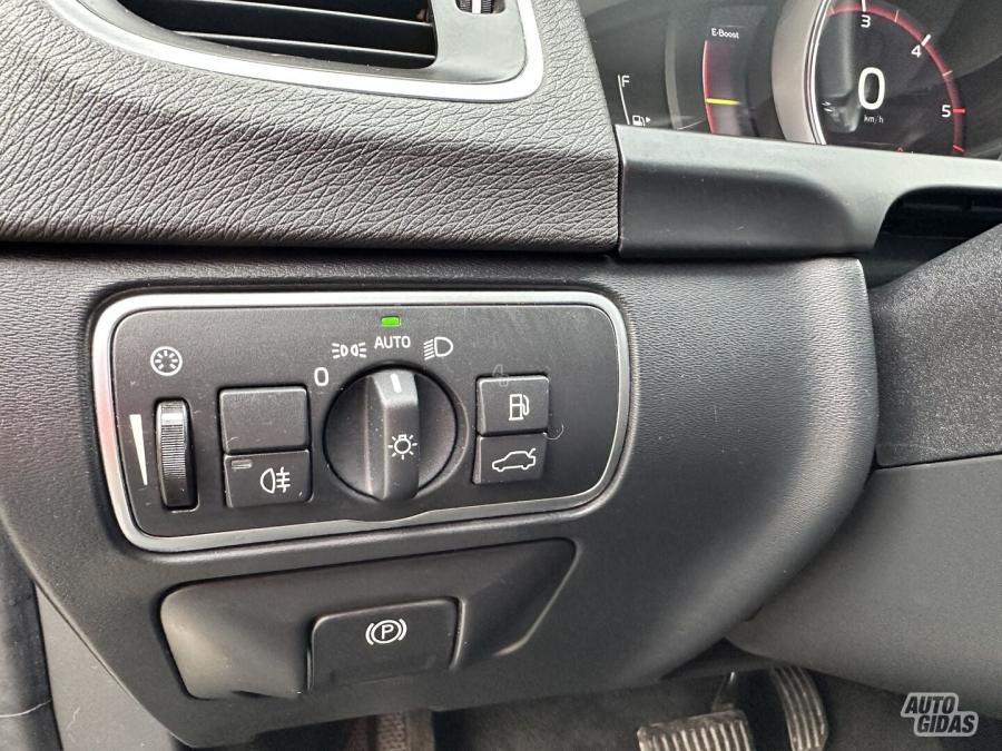 Black Volvo V60 2018 in Klaipeda, with an engine capacity of 2.40 L and mileage of 204 thousand km for 9300 €, photo 19 on AUTOMOTO.COM.LV