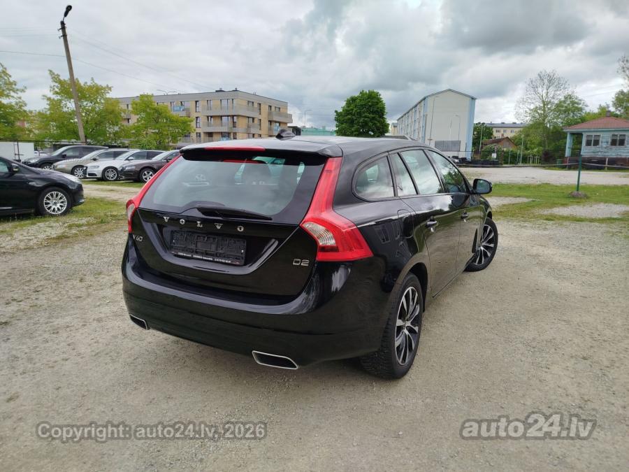 Melns Volvo V60 2018 Rakvere, ar dzinēja tilpumu 2.00 L un nobraukumu 238 tūkst. km par 9900 €, foto 3 vietnē AUTOMOTO.COM.LV