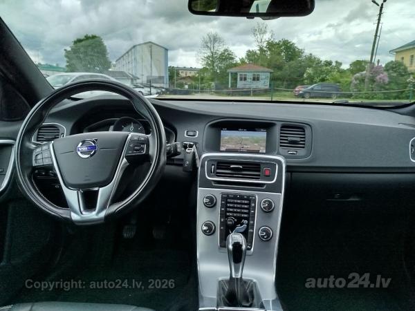Melns Volvo V60 2018 Rakvere, ar dzinēja tilpumu 2.00 L un nobraukumu 238 tūkst. km par 9900 €, foto 8 vietnē AUTOMOTO.COM.LV
