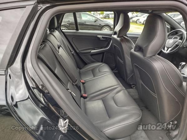 Melns Volvo V60 2018 Rakvere, ar dzinēja tilpumu 2.00 L un nobraukumu 238 tūkst. km par 9900 €, foto 9 vietnē AUTOMOTO.COM.LV