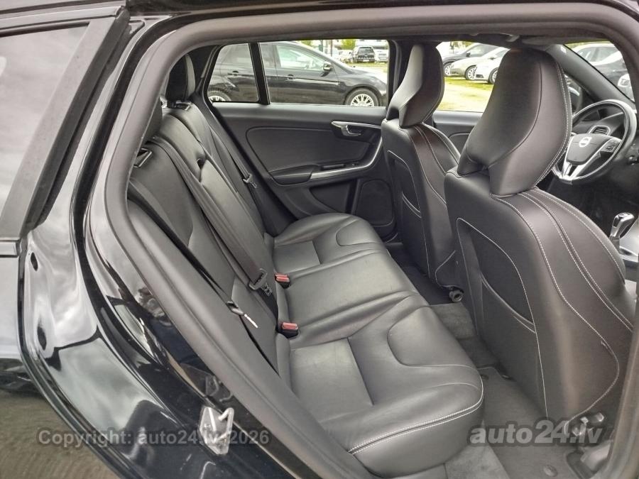 Melns Volvo V60 2018 Rakvere, ar dzinēja tilpumu 2.00 L un nobraukumu 238 tūkst. km par 9900 €, foto 10 vietnē AUTOMOTO.COM.LV